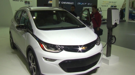 [중점] 한 번 충전에 383km...전기차 대중화 '성큼'