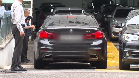 BMW 임원 형사고소...점검 차량은 대기 행렬